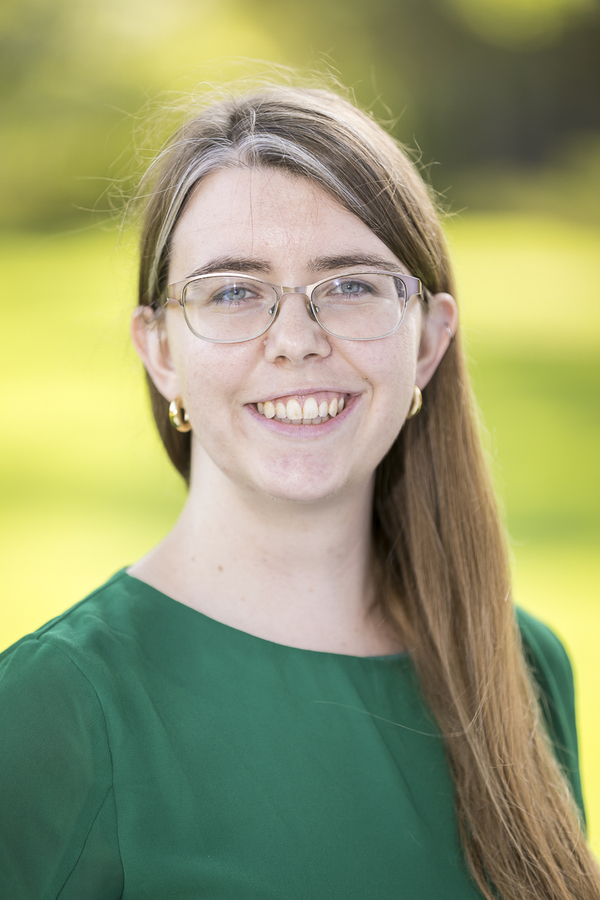 Elizabeth Engle - Economics - Macalester College