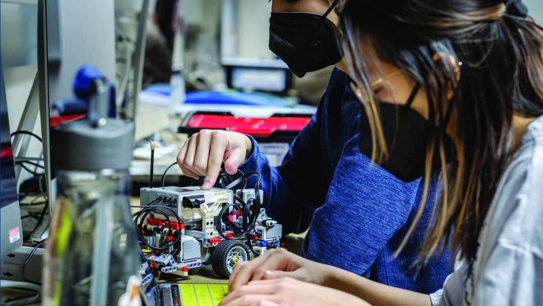 Bodies and Minds: AI Robotics - News - News - Macalester College